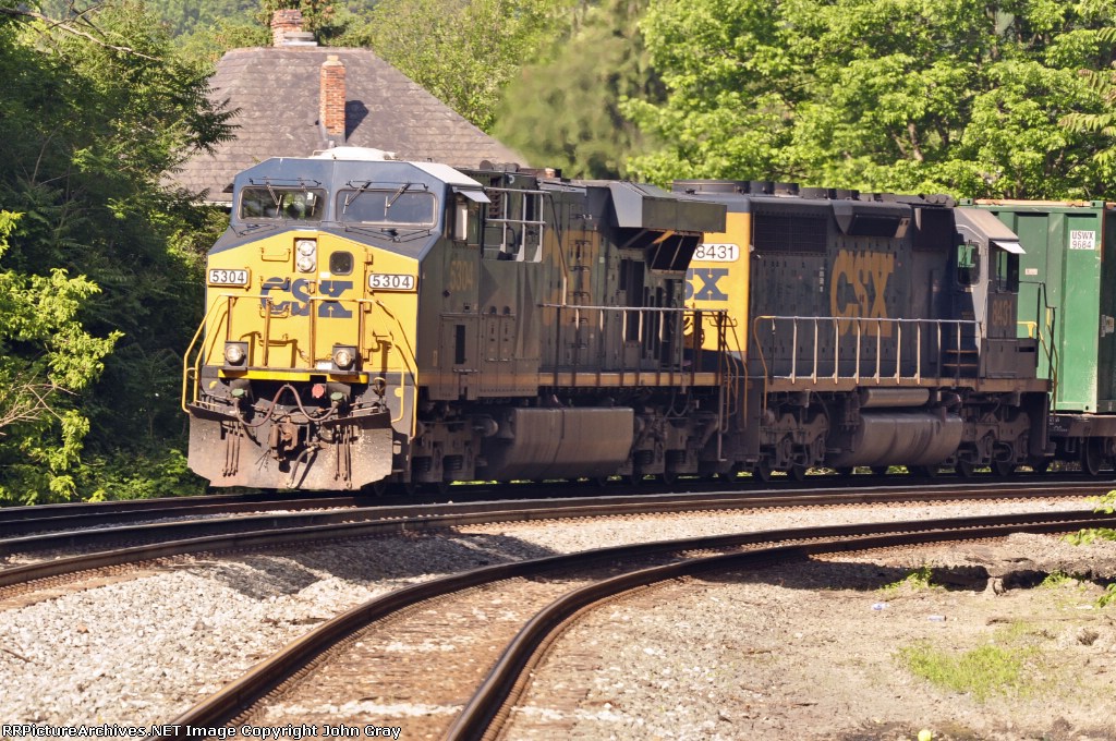 Q702-22 with CSXT 5304(ES44DC) and CSXT 8431(SD40-2) ex-C&O 7580(SD40), C&O 7480(SD40)